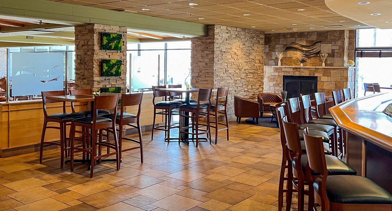 Three Rivers River View Restaurant & Bar - La Crosse WI | Three Rivers Bar & Kitchen La Crosse, WI